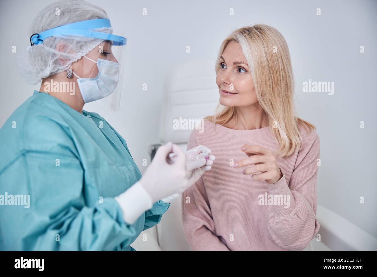 Lab technician preparing the sample for a PCR test Stock Photo - Alamy