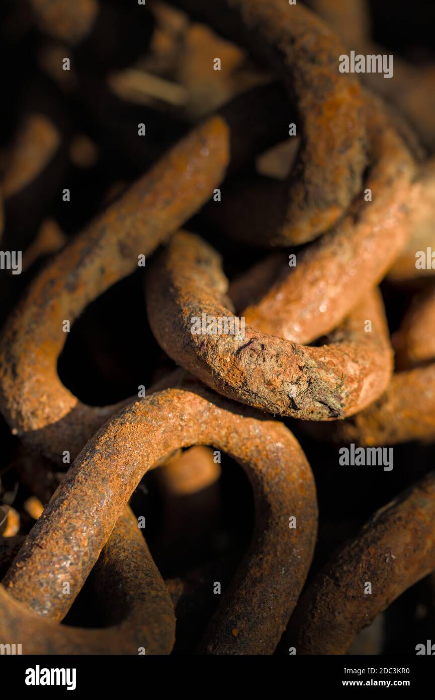 Old chain hi-res stock photography and images - Alamy