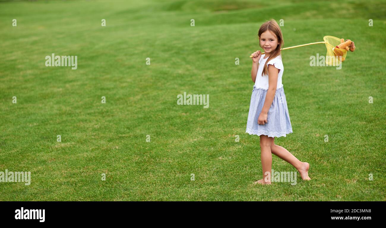 Girl catching butterfly hi-res stock photography and images - Alamy