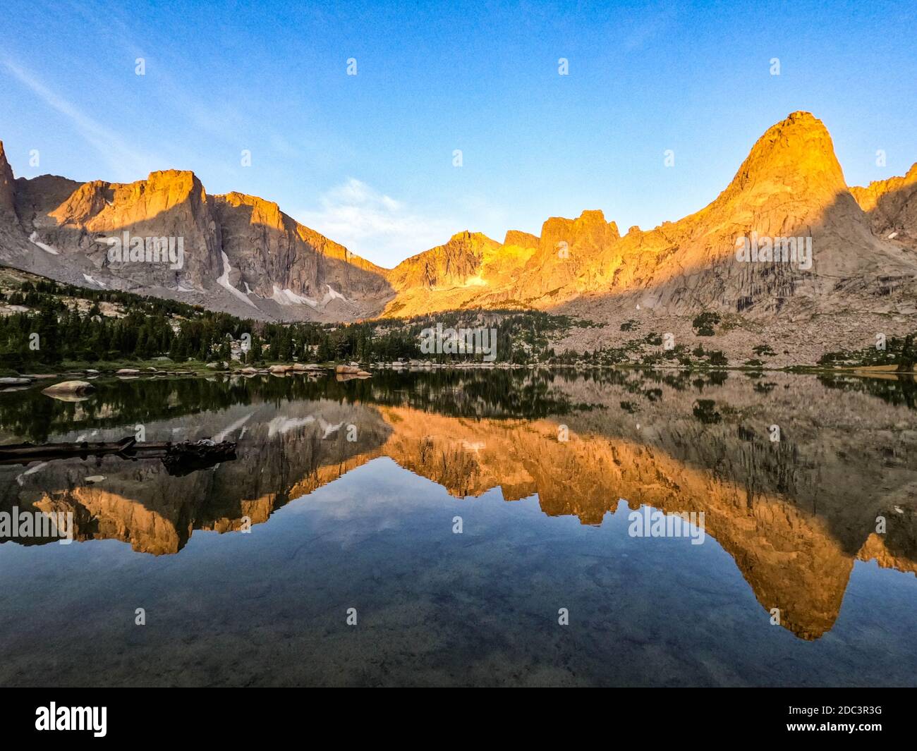 Cirque lake peak hi-res stock photography and images - Alamy