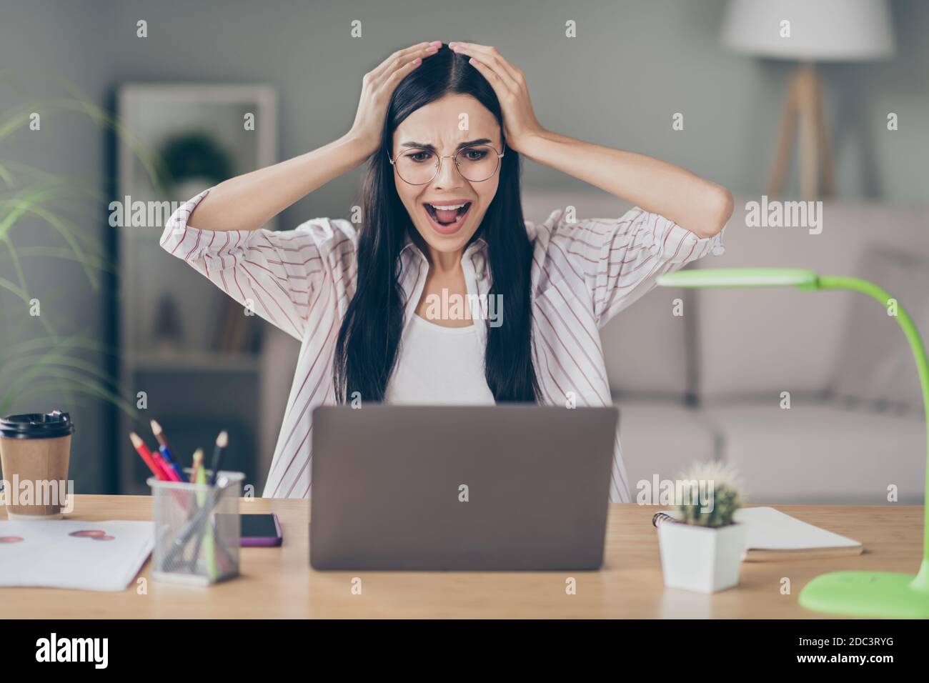 Photo portrait of panicking woman screaming at laptop holding head with ...