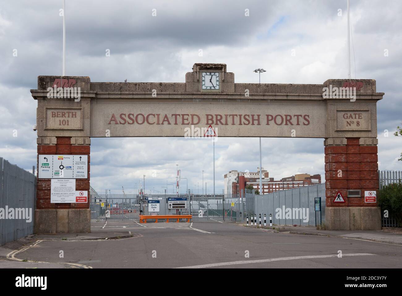 Docking gate hi-res stock photography and images - Alamy