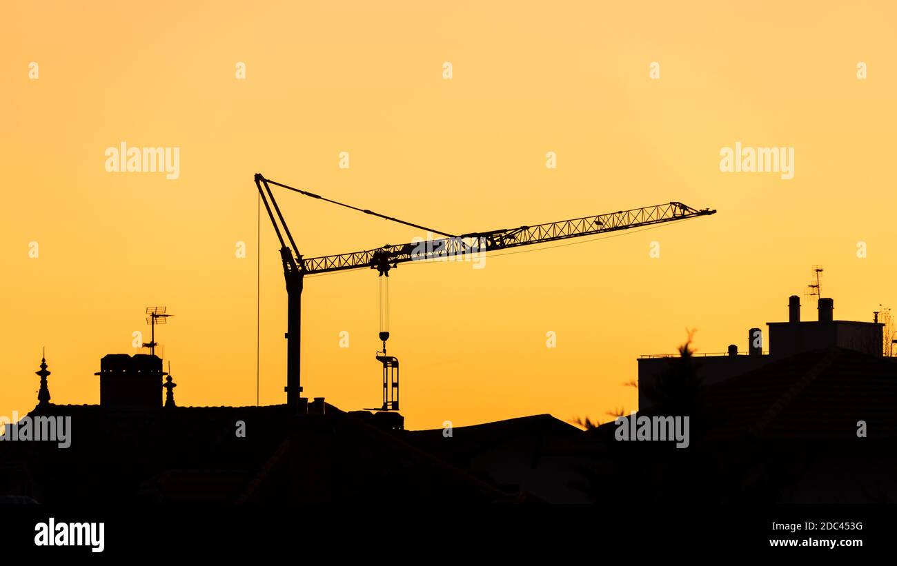 Construction site silhouette crane hi-res stock photography and images ...