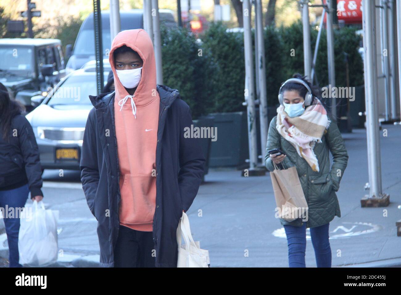 New York, USA. 18th Nov, 2020. (NEW) New Yorkers hit with heavy windy ...