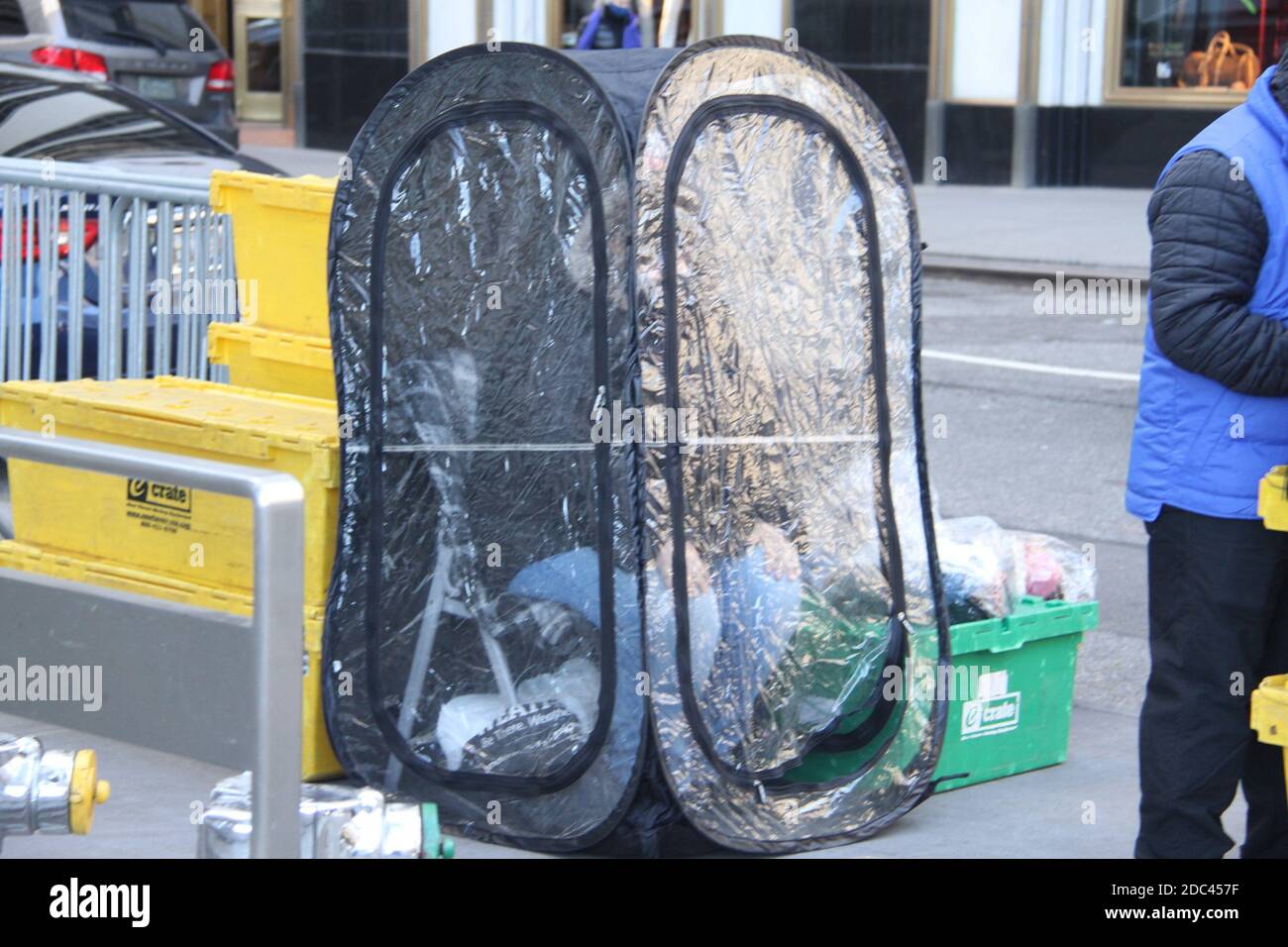 New York, USA. 18th Nov, 2020. (NEW) New Yorkers hit with heavy windy ...