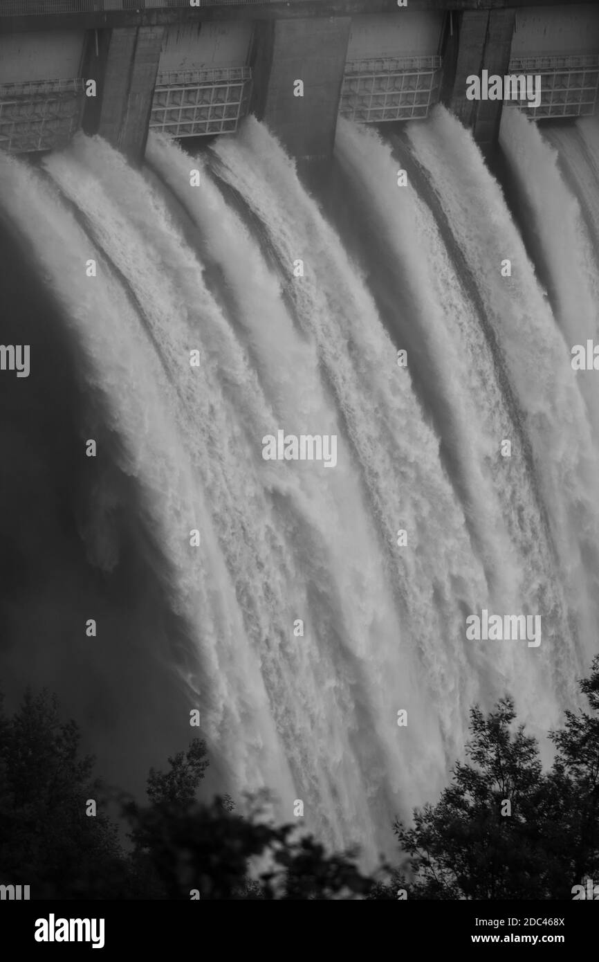 Dam discharge hi-res stock photography and images - Alamy
