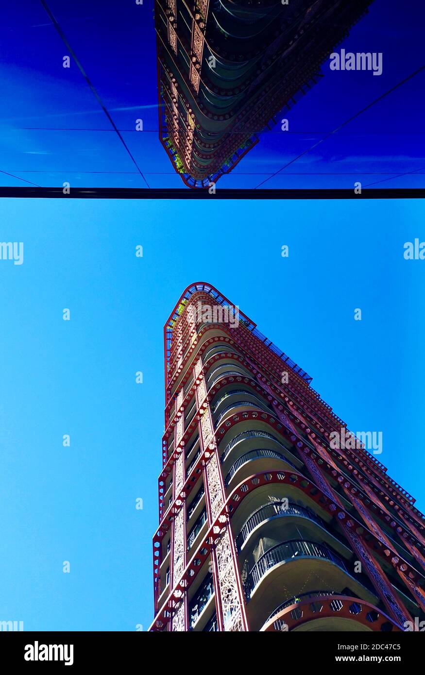 Another glass building hi-res stock photography and images - Alamy