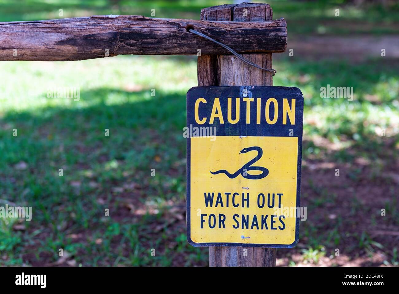 Snake warning sign in the outback of the Northern Territory, Australia ...