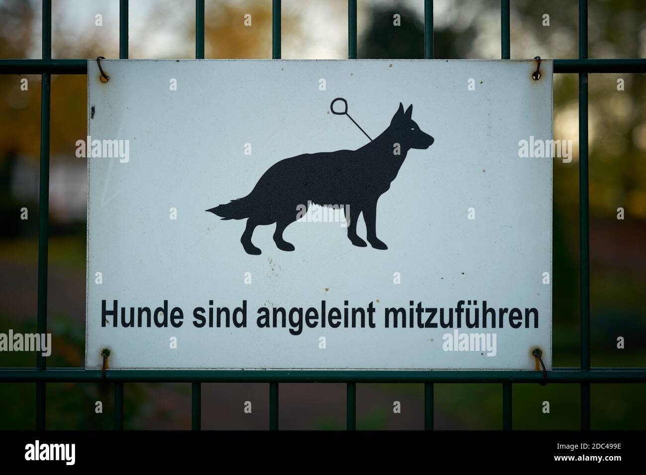 Sign at a cemetery with the inscription "Dogs must be kept on a leash ...