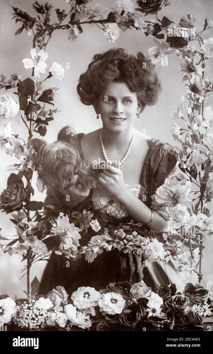 The Edwardian English actress and singer Margaret Cooper holding a ...