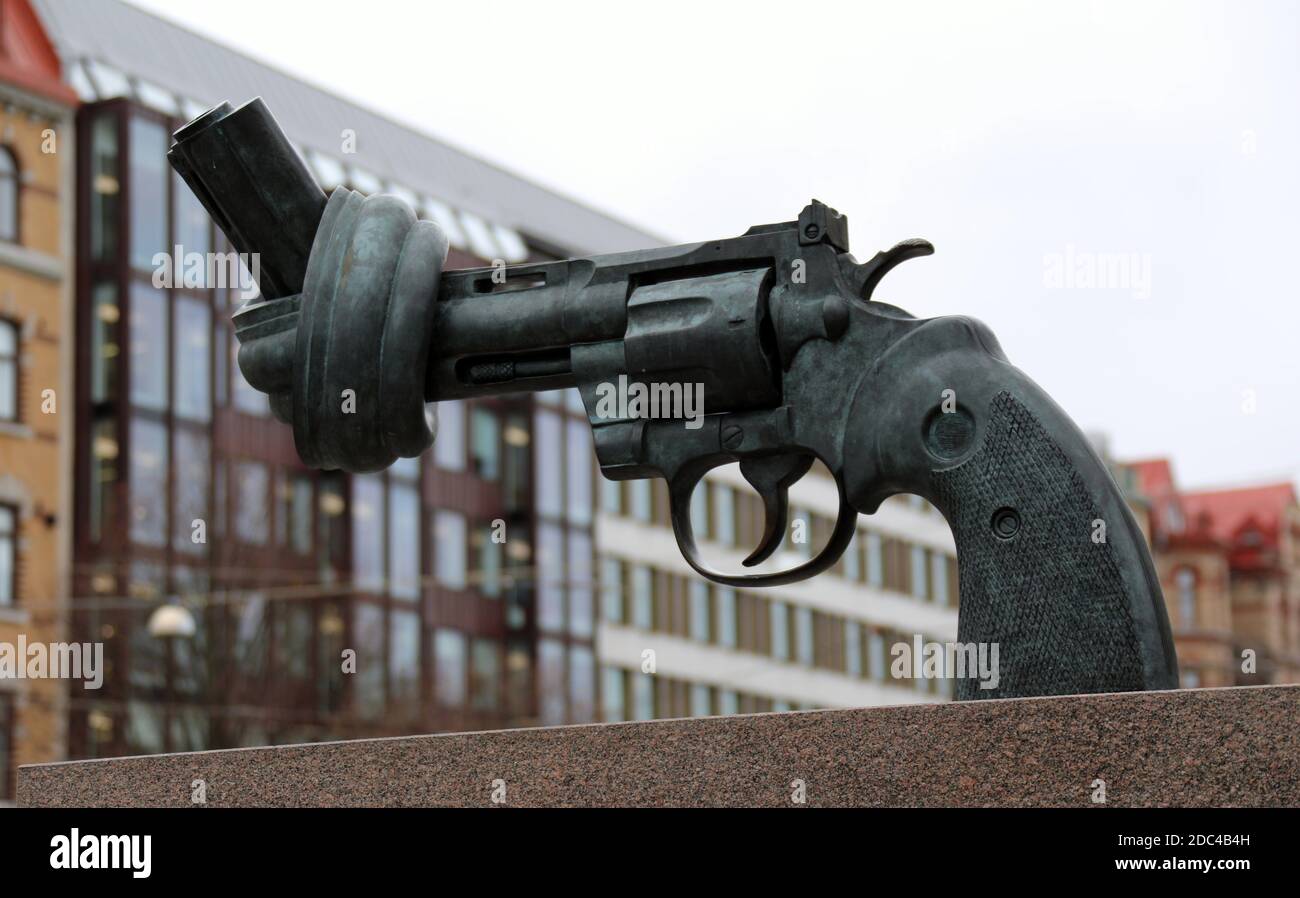 Famous knotted gun sculpture carl hi-res stock photography and images ...