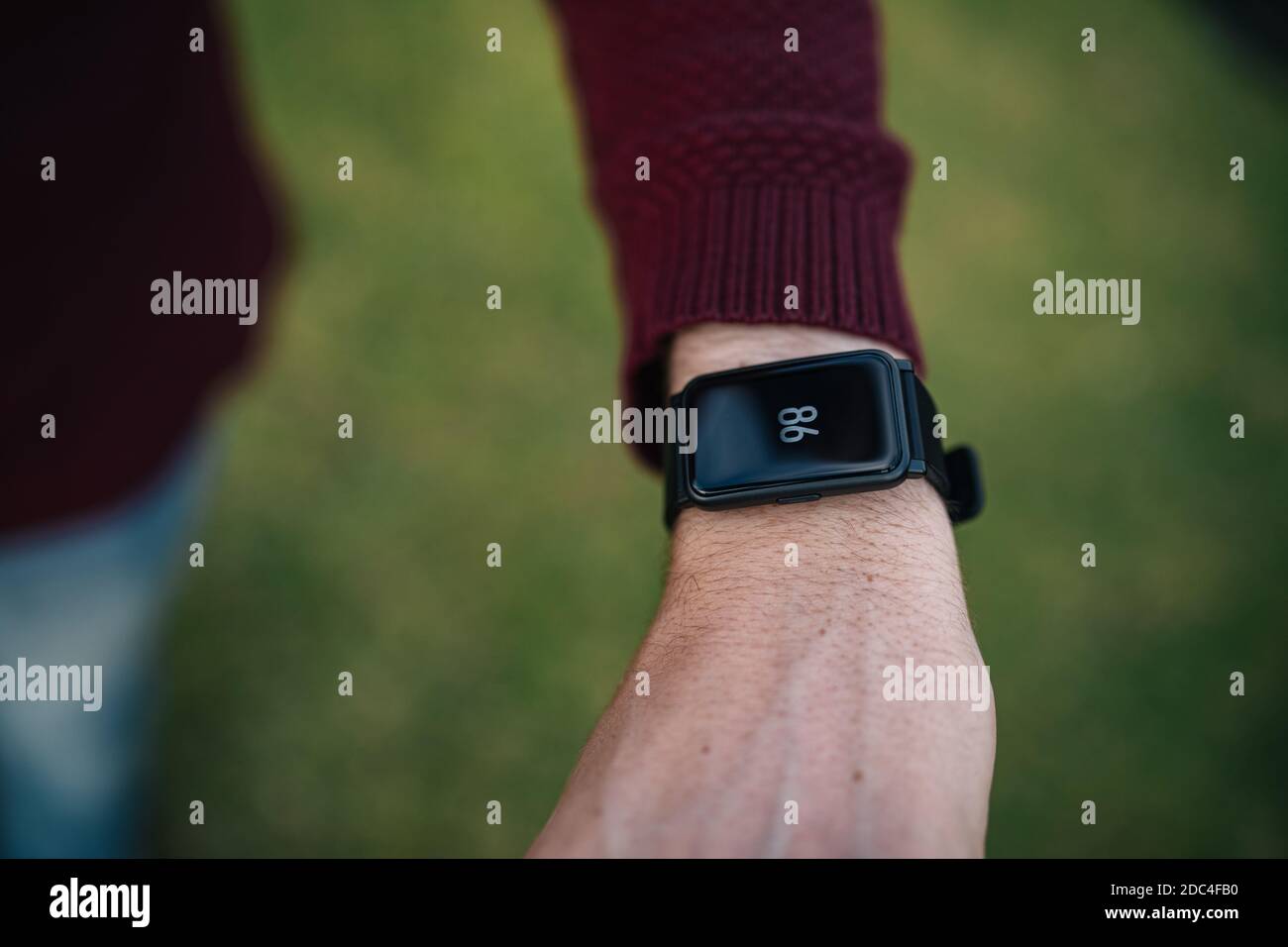 Clock on the wrist measuring the pulses Stock Photo - Alamy