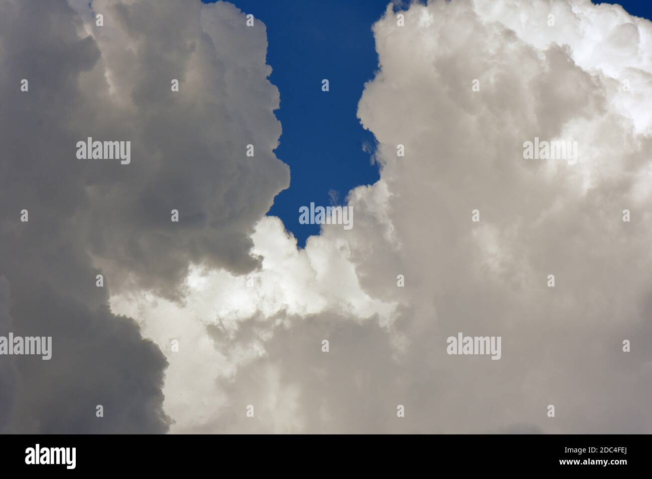 Sorm clouds hi-res stock photography and images - Alamy