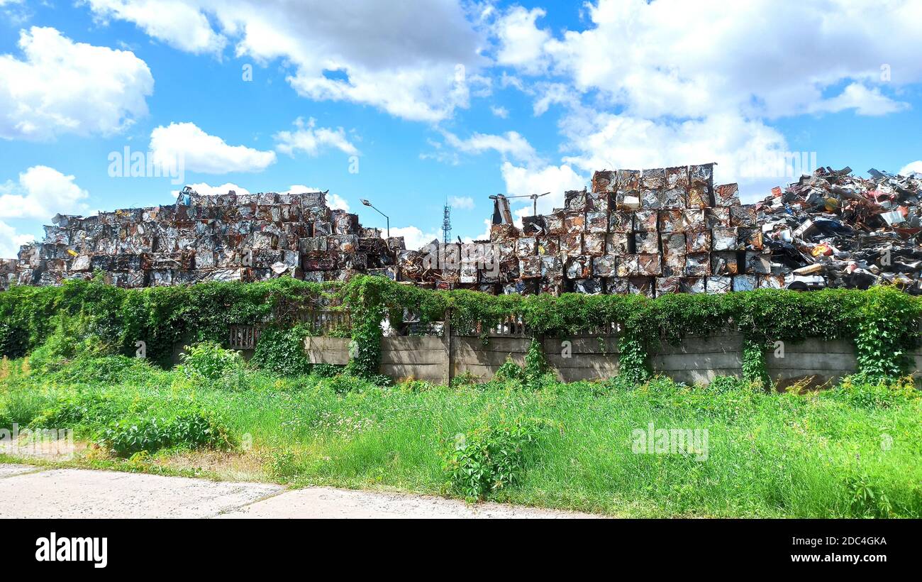 Scrap Cube Metal Recycling Yard Stock Photo - Alamy