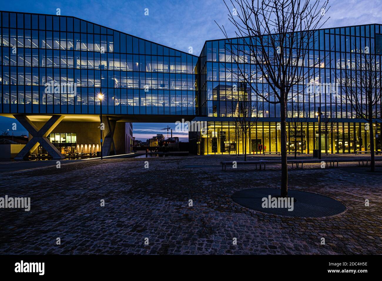 Milan:modern architecture in the new square Adriano Olivetti - Milan ...