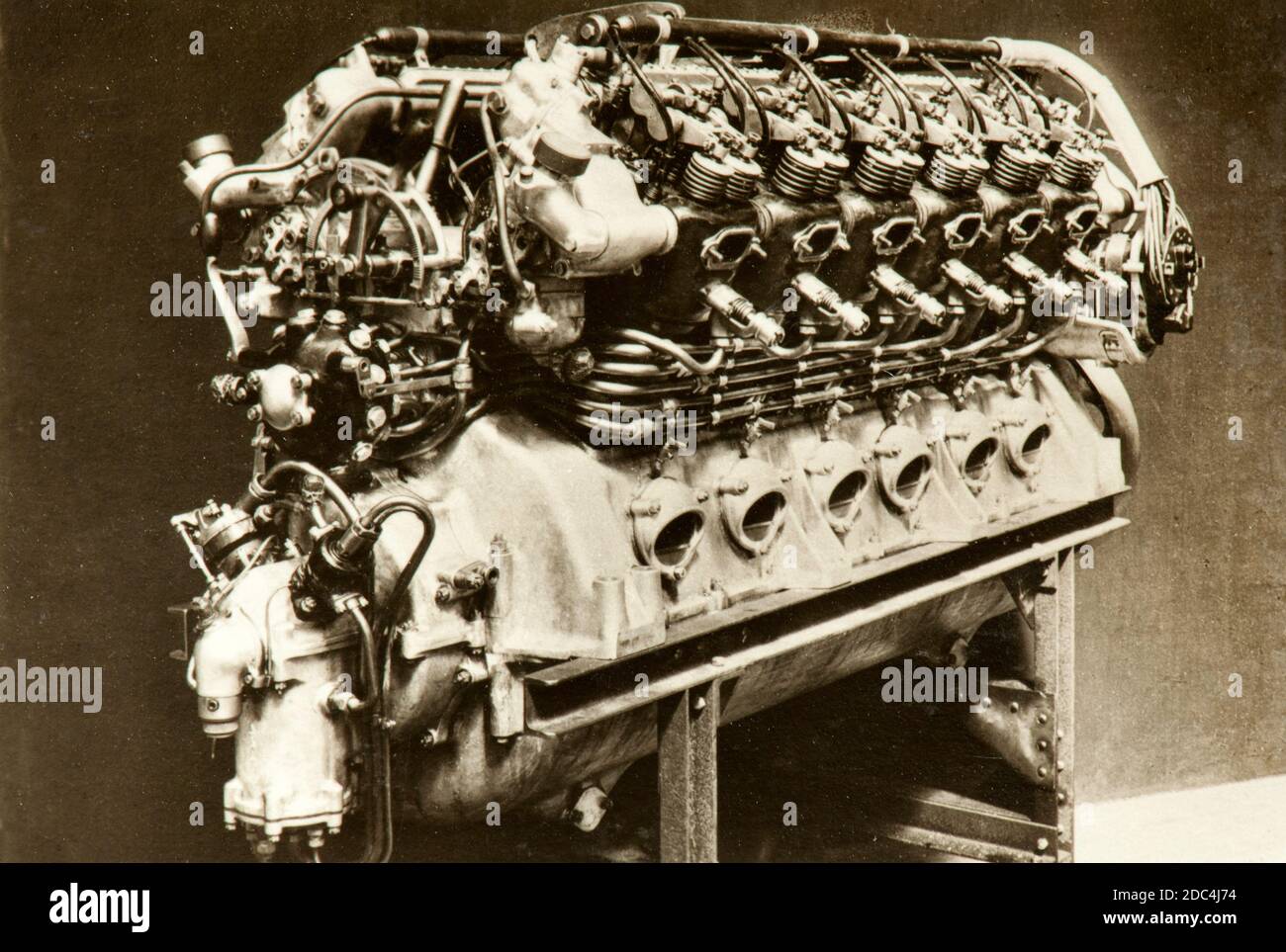 Detail of the LZ126 Maybach 400 hp engine (1920 Stock Photo - Alamy