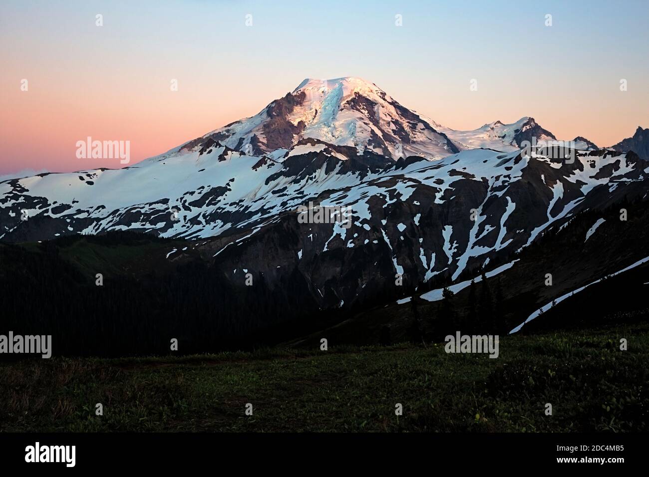 WA18212-00...WASHINGTON - A quiet sunset on Mount Baker from Skyline ...