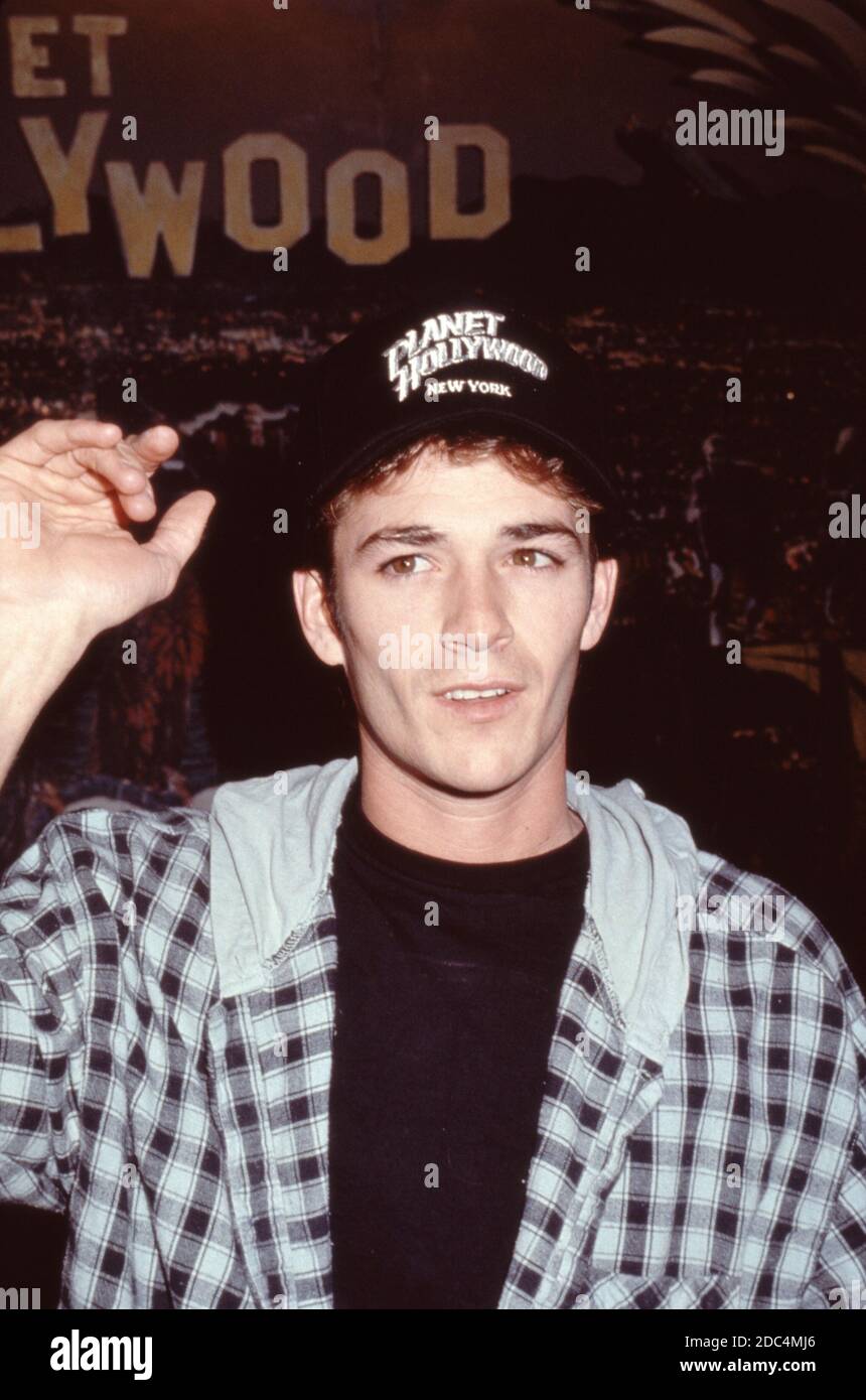 Beverly Hills 90210 Actor Luke Perry at Planet Hollywood in New York ...