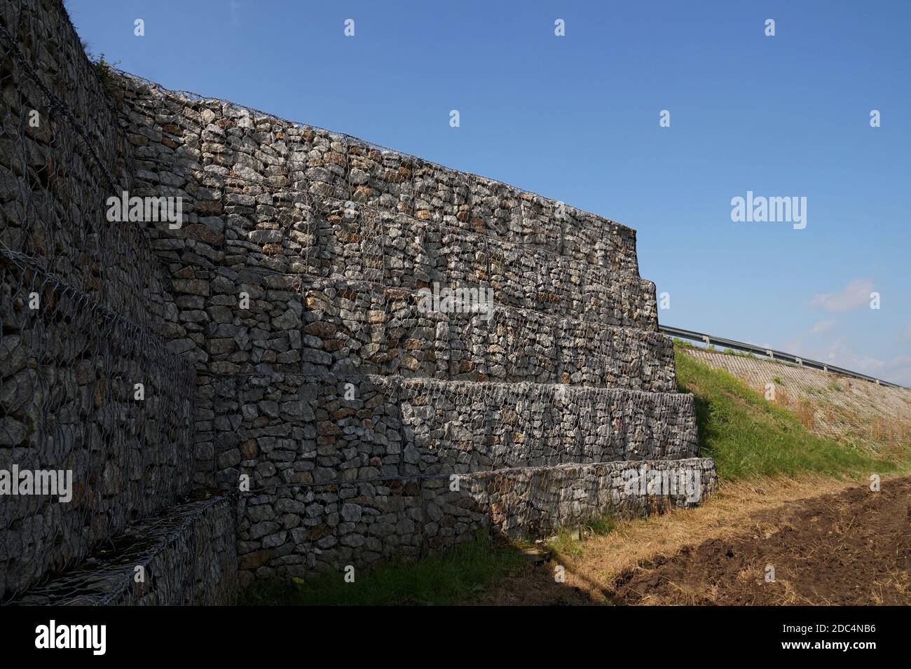 Retaining walls hi-res stock photography and images - Alamy