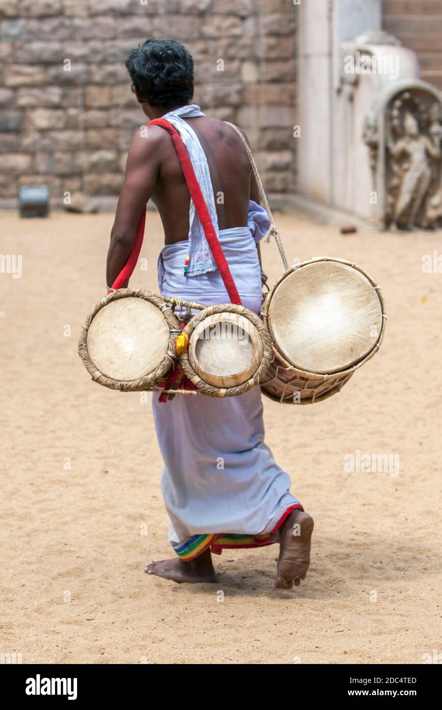 Sri lankan drums hi-res stock photography and images - Alamy