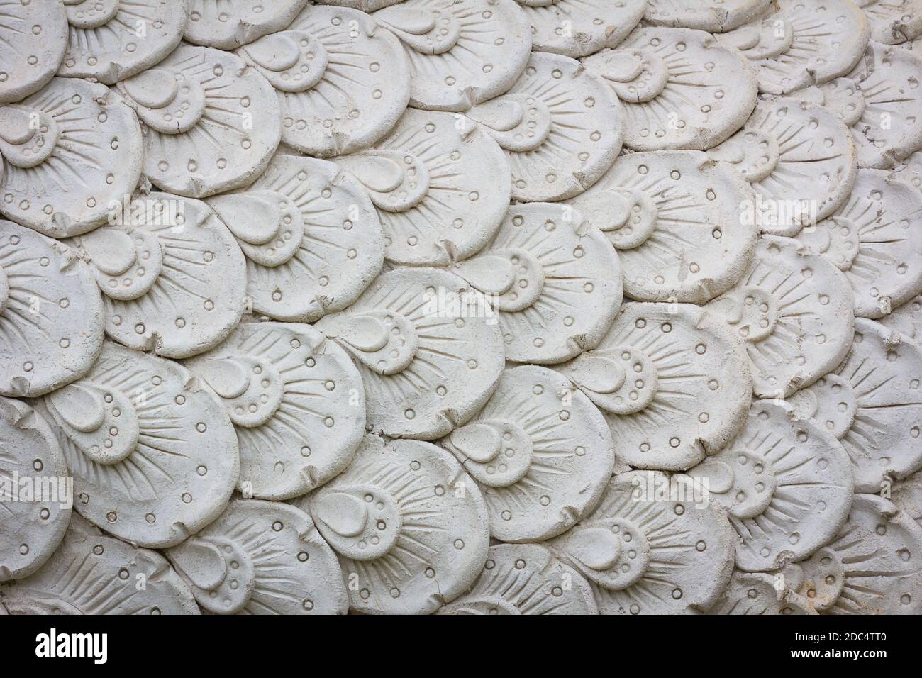 White dragon tile hi-res stock photography and images - Alamy