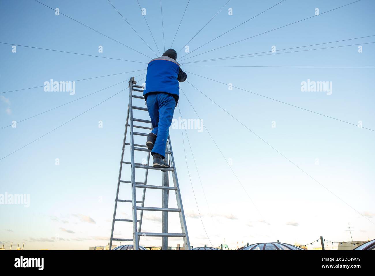 Working at elevation hi-res stock photography and images - Alamy
