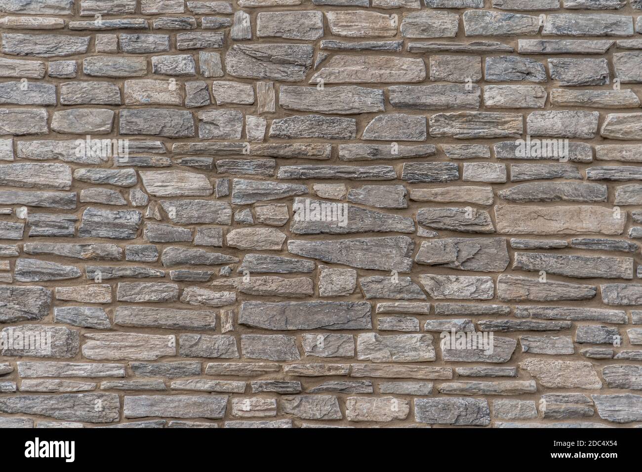 Horizontal decorative stone veneer applied on a wall Stock Photo - Alamy