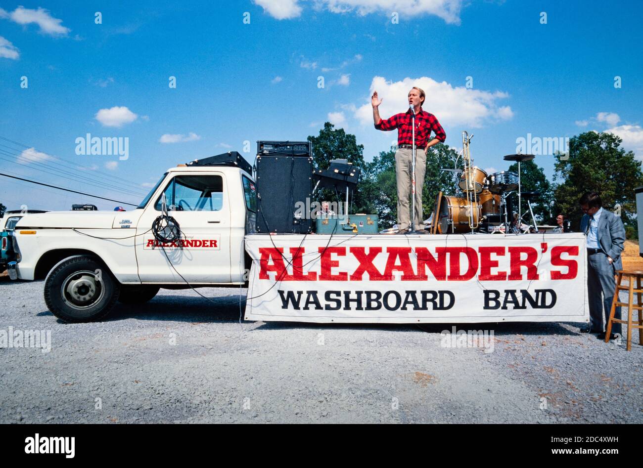 Lamar Alexander Campaigns for Tennessee Governor - 1990. Alexander ...