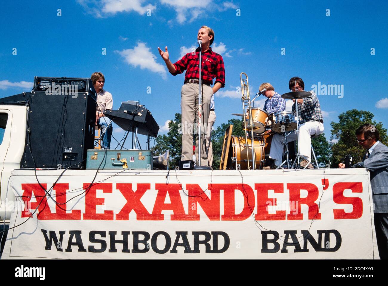 Lamar Alexander Campaigns for Tennessee Governor - 1990. Alexander ...