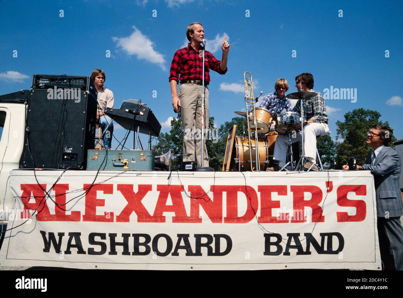 Lamar Alexander Campaigns for Tennessee Governor - 1990. Alexander ...