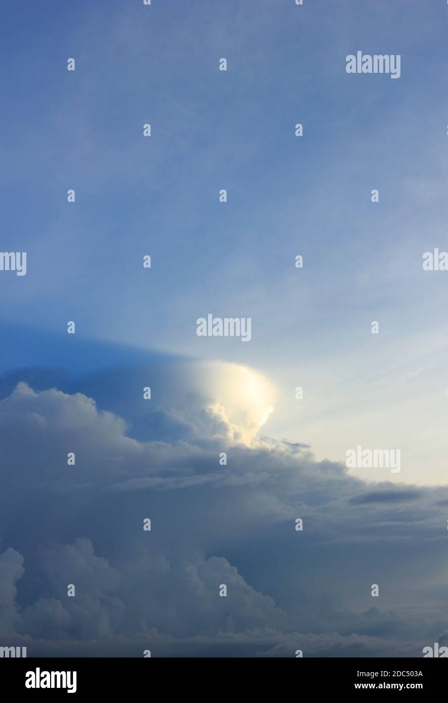 Photo set of clouds in the morning, at sunrise And changing the color ...
