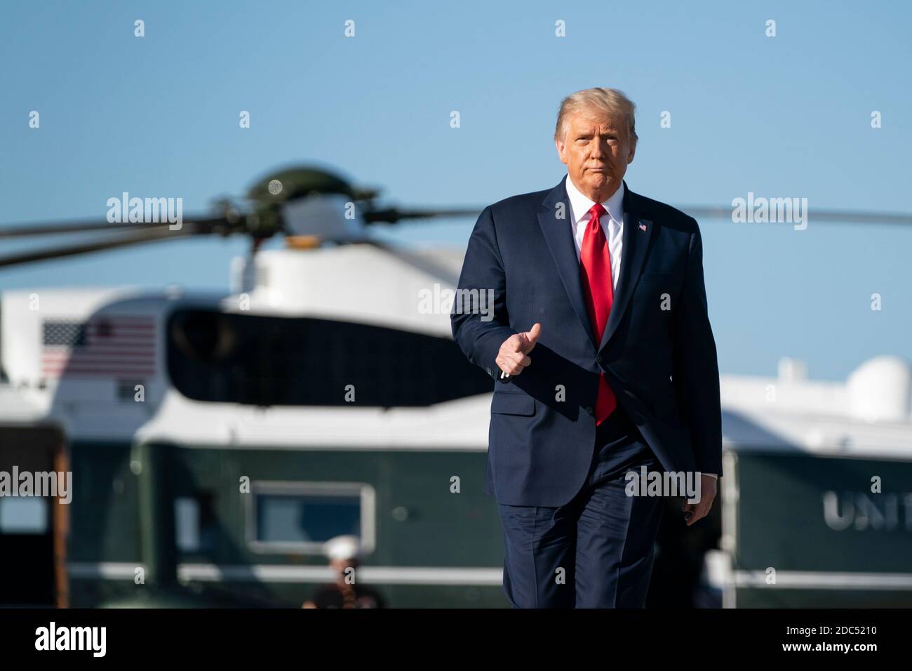 President trump exiting marine one hi-res stock photography and images ...