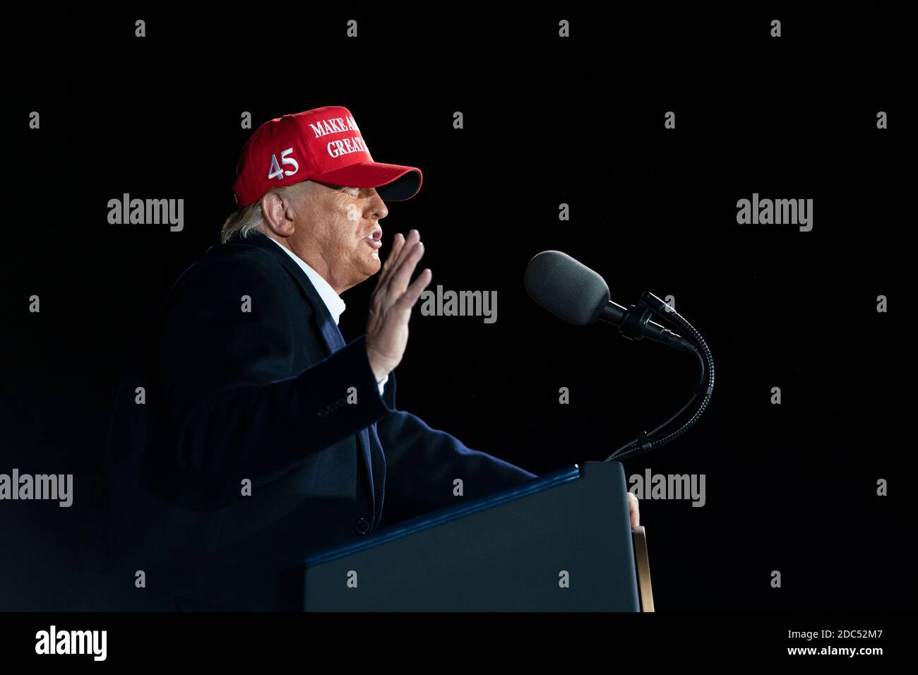 Donald trump maga hat hi-res stock photography and images - Alamy