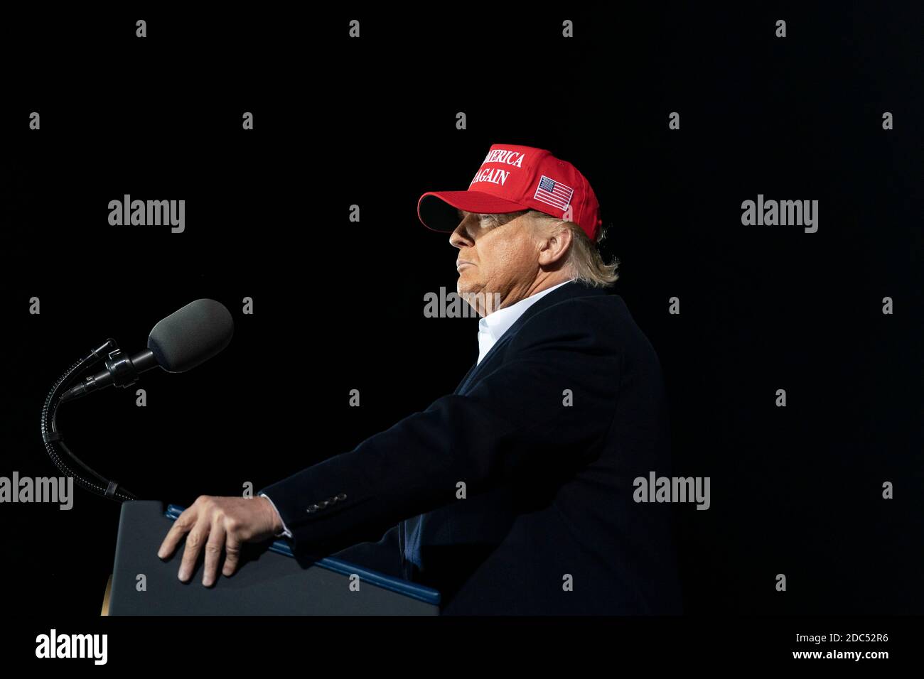 Donald trump maga hat hi-res stock photography and images - Alamy