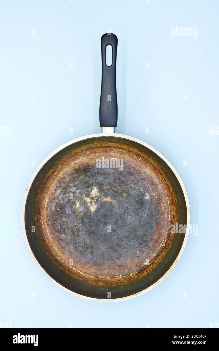 A studio photo of a old frying pan Stock Photo - Alamy