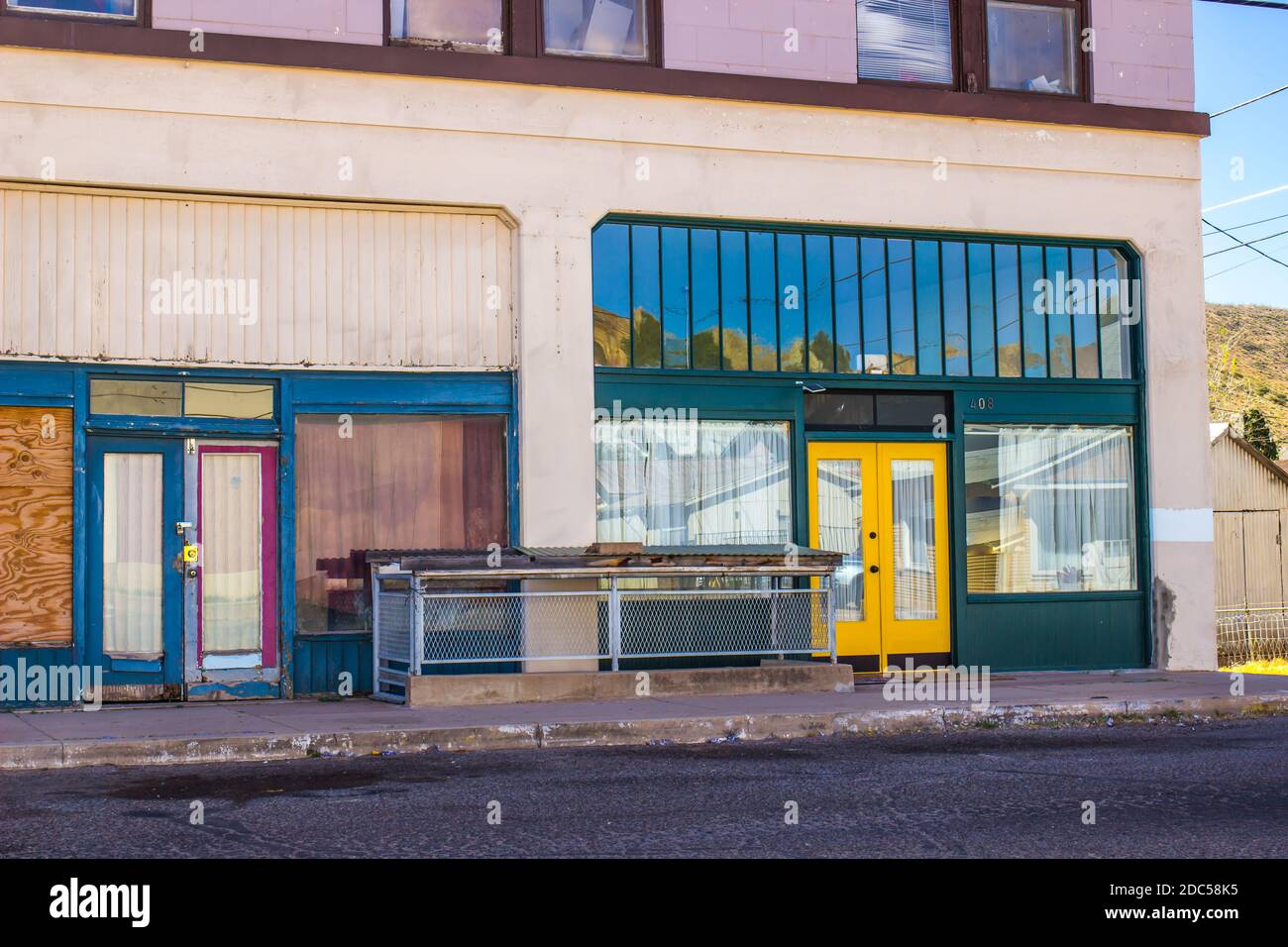 Abandoned Commercial Store Front Building Stock Photo - Alamy