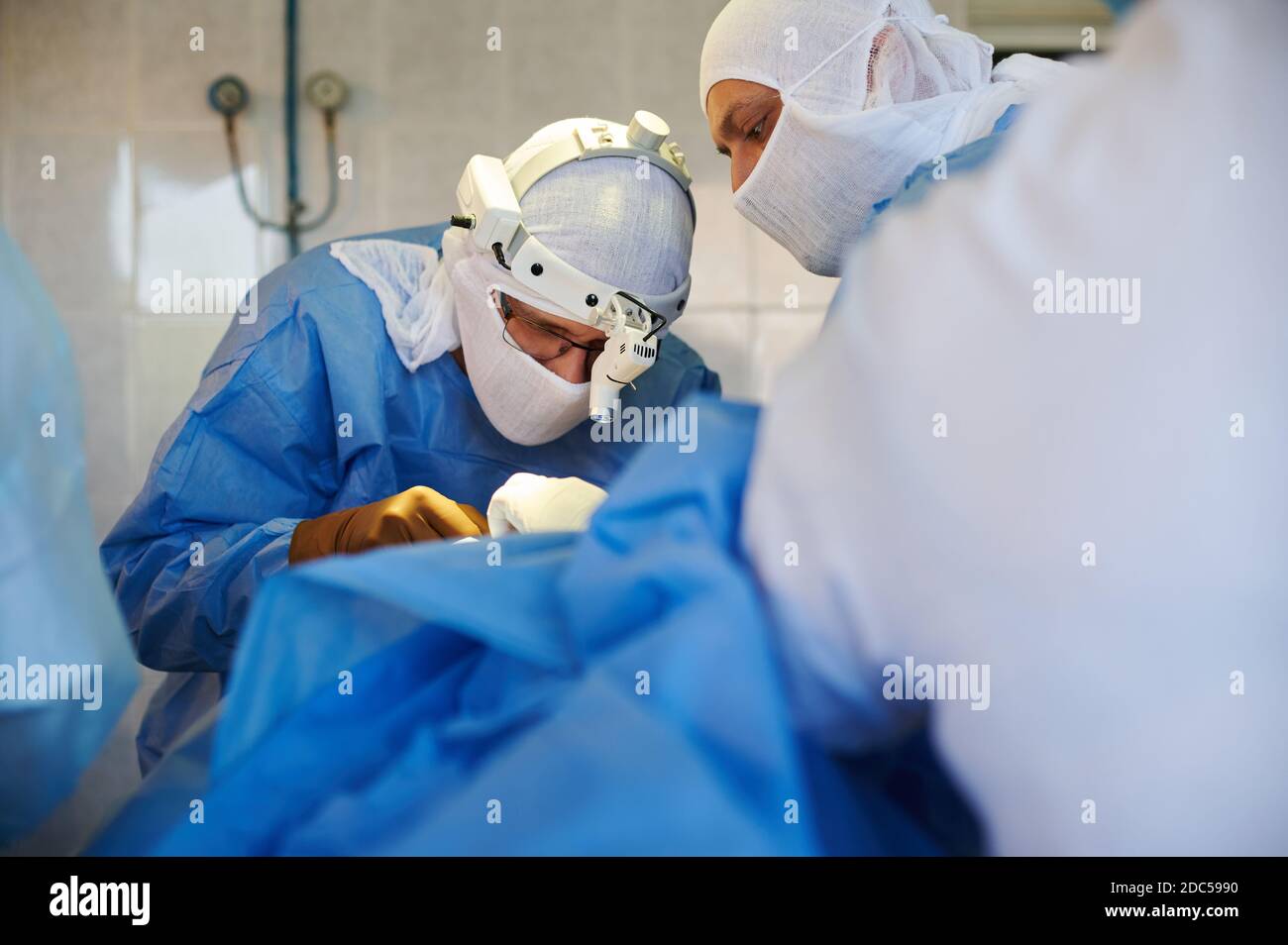 Surgery uniforms hi-res stock photography and images - Alamy