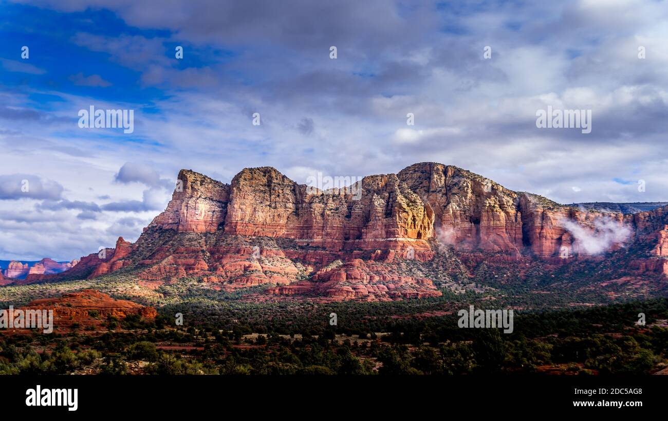 Munds Mountain near the town of Sedona in northern Arizona in Coconino ...