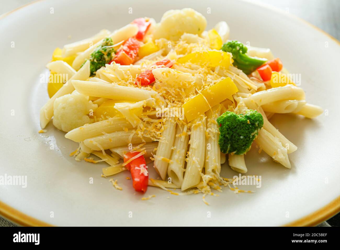 Penne primavera hi-res stock photography and images - Alamy