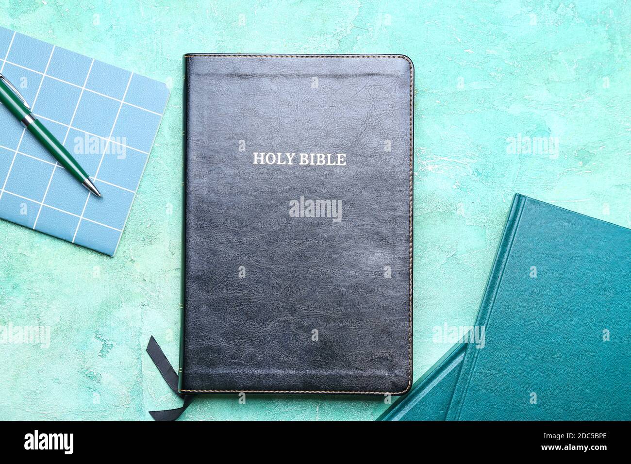 Flat lay bible hi-res stock photography and images - Alamy