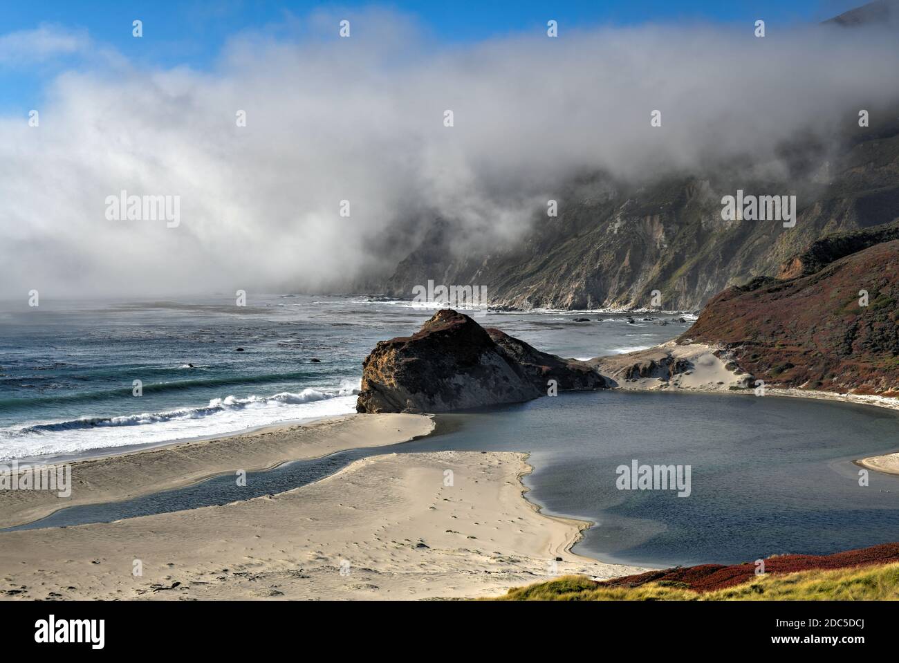 Ocean fog rolling in onto Highway 1 and Big Sur, California, USA Stock ...
