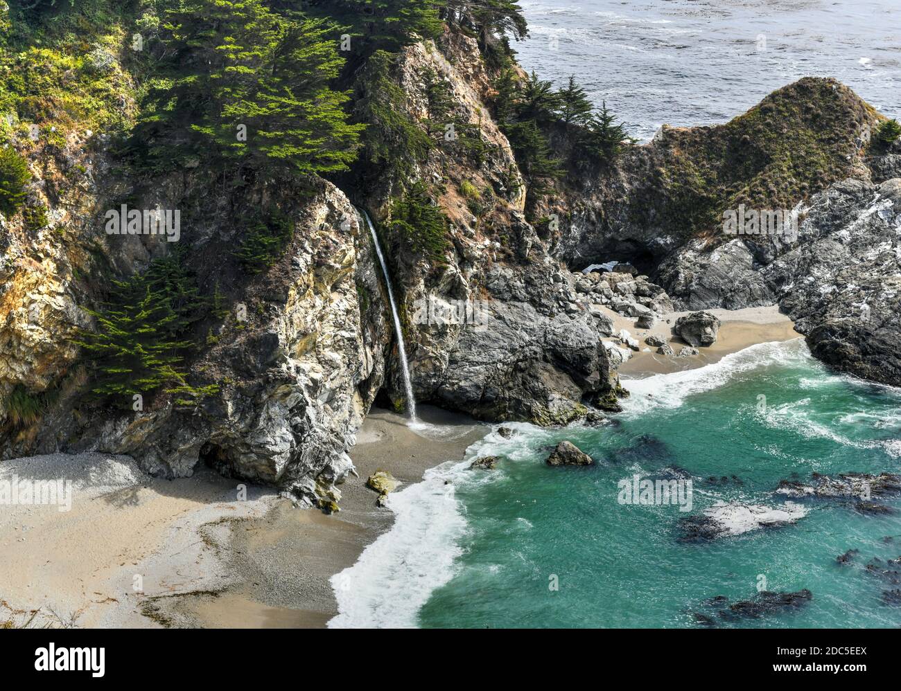 80 foot waterfall hi-res stock photography and images - Alamy
