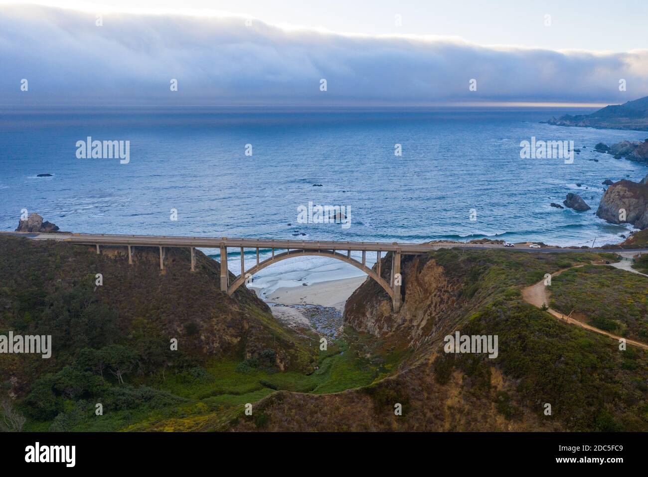 Rocky Creek Bridge, spandrel arch bridge in California, Big Sur in ...