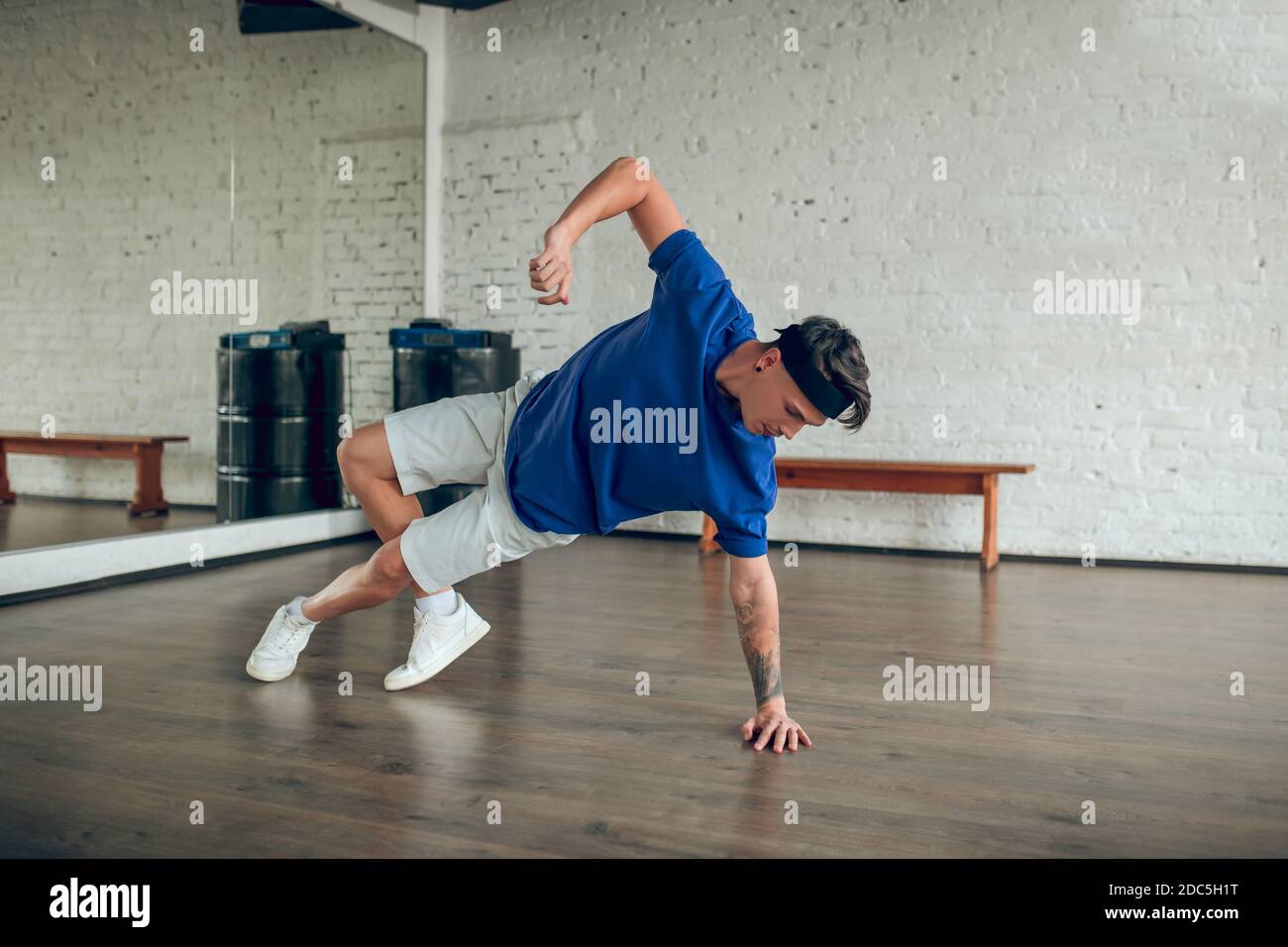 Dance movements hi-res stock photography and images - Alamy