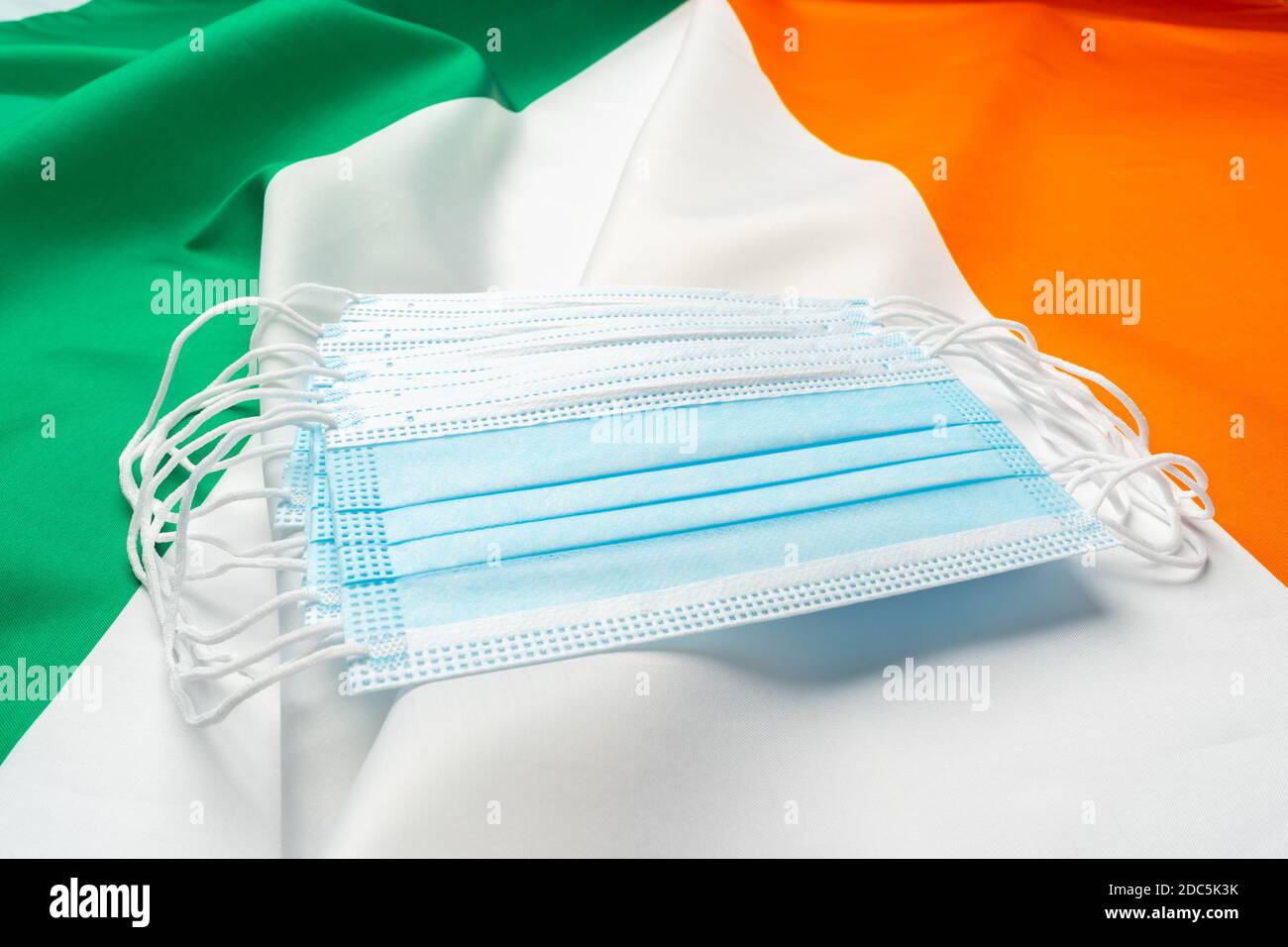 Medical mask ireland flag hi-res stock photography and images - Alamy