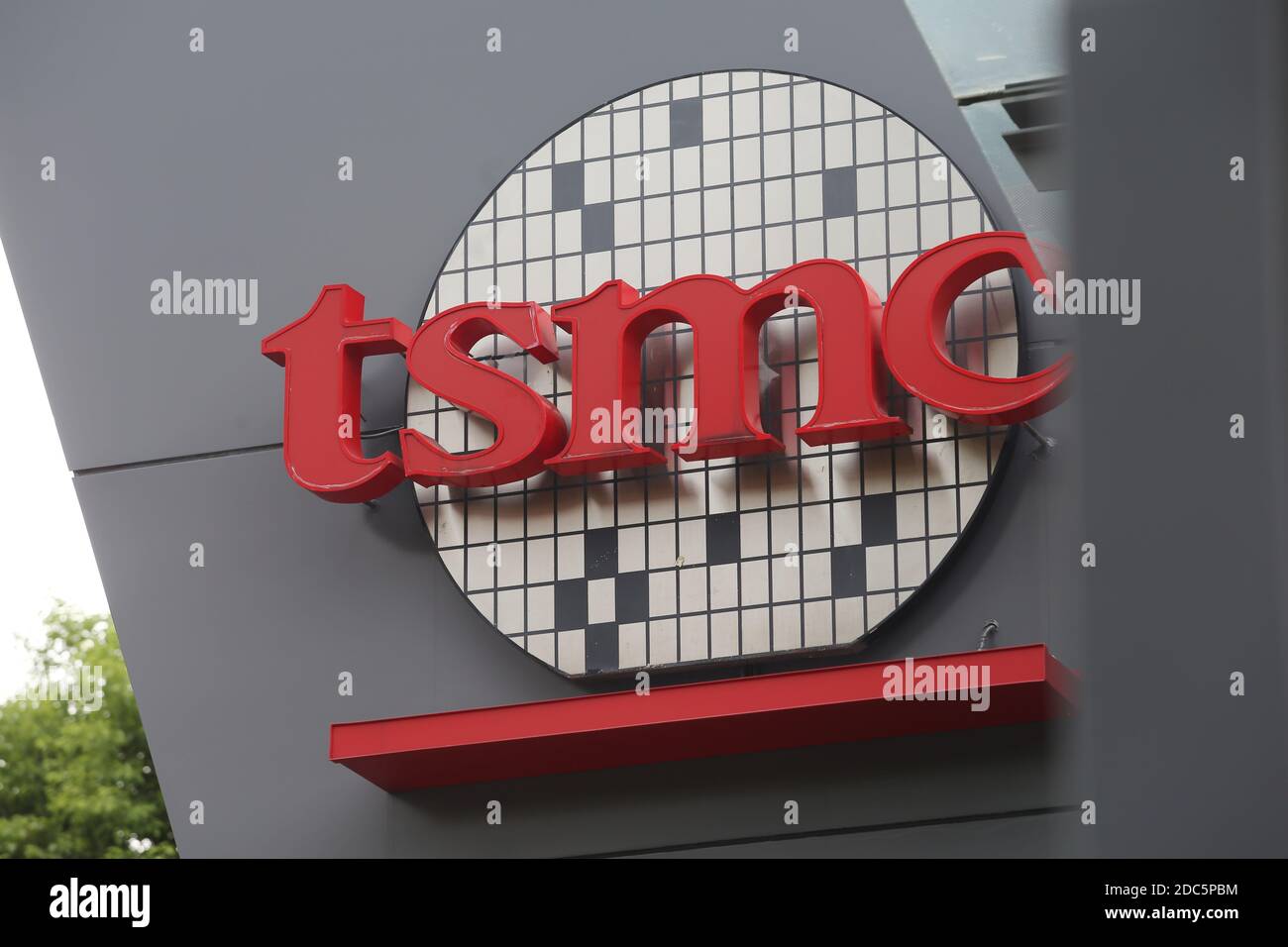 Taipei. 05th Aug, 2020. Taiwan Semiconductor Manufacturing Company TSMC ...