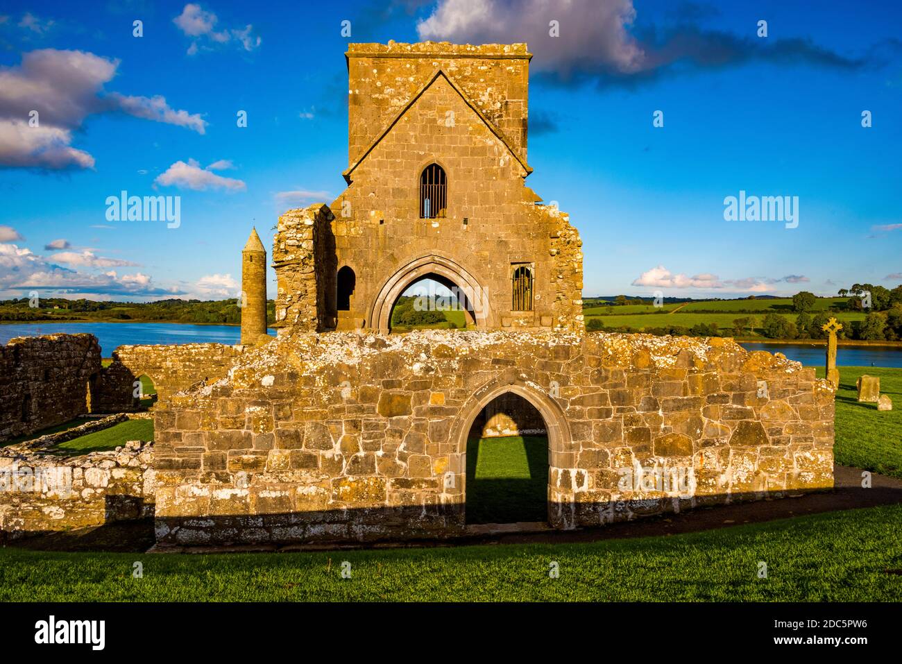 Devenish round tower enniskillen northern ireland fermanagh hi-res ...