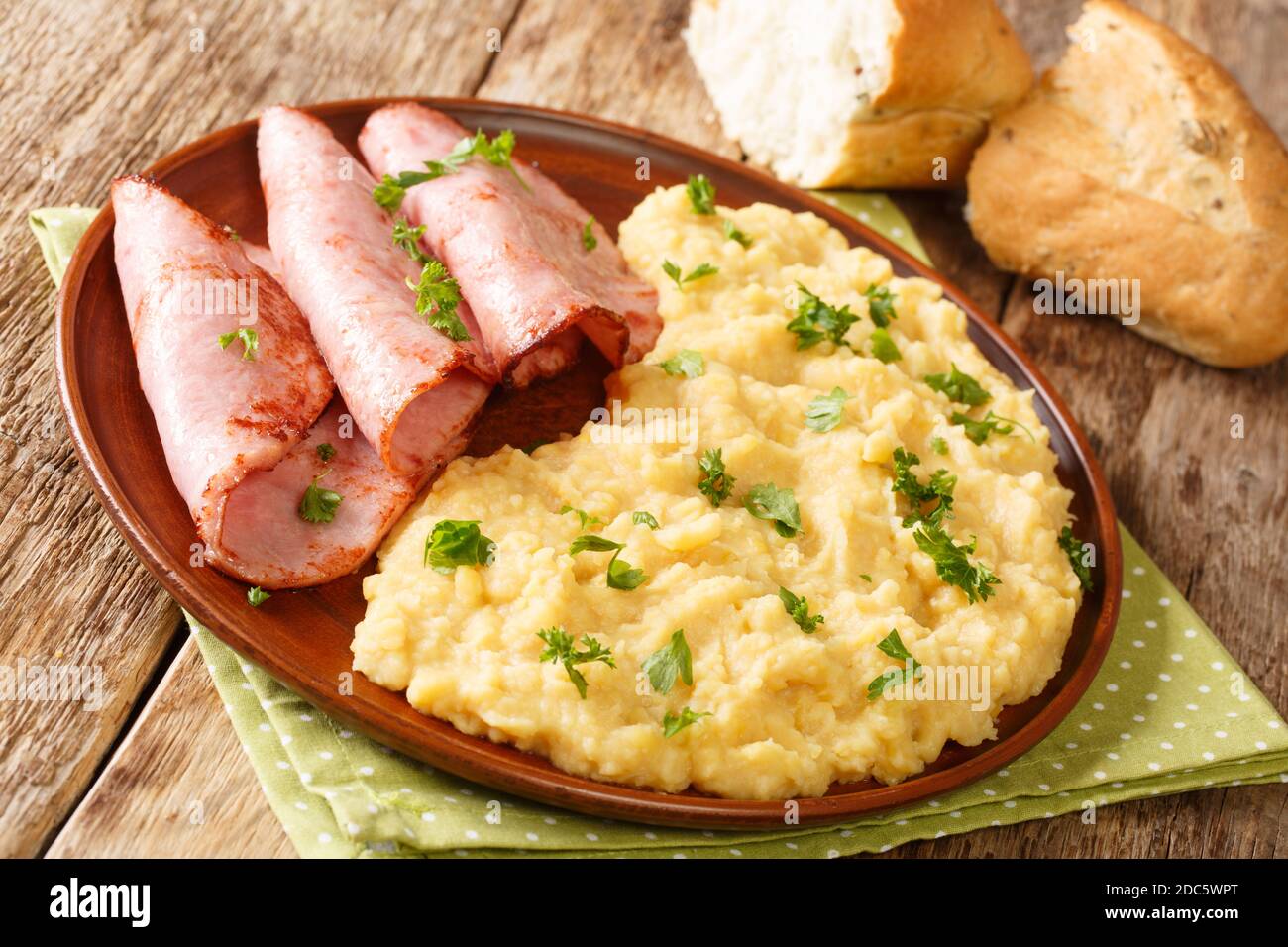 Pease porridge hot hi-res stock photography and images - Alamy