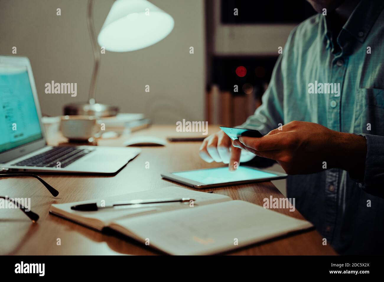 Office sorting out desk hi-res stock photography and images - Alamy
