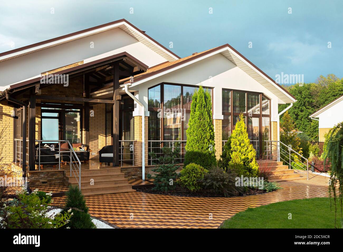Modern home showcase exterior and garden Stock Photo - Alamy